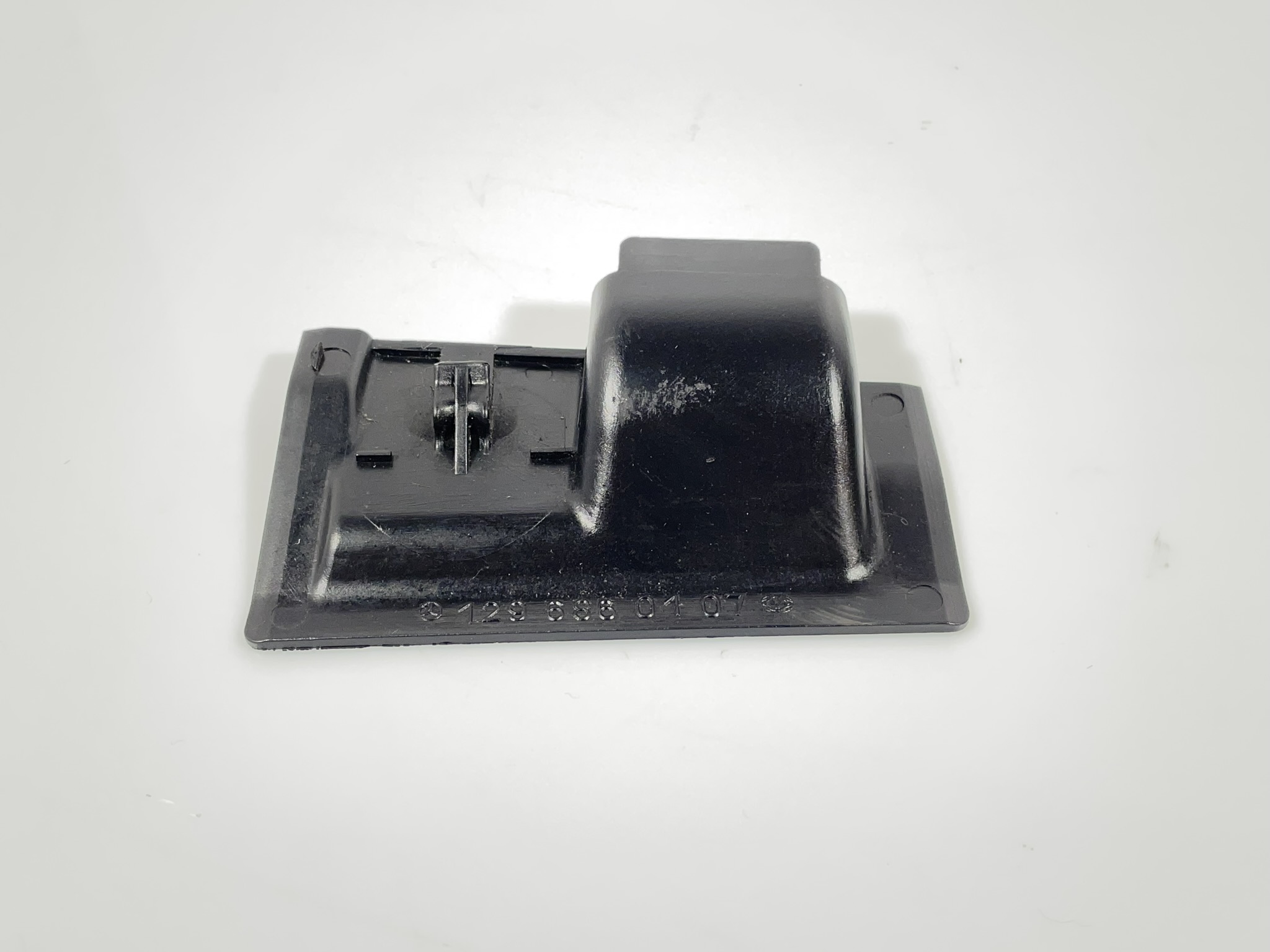 1296860107 - Left seat trim cover | 781