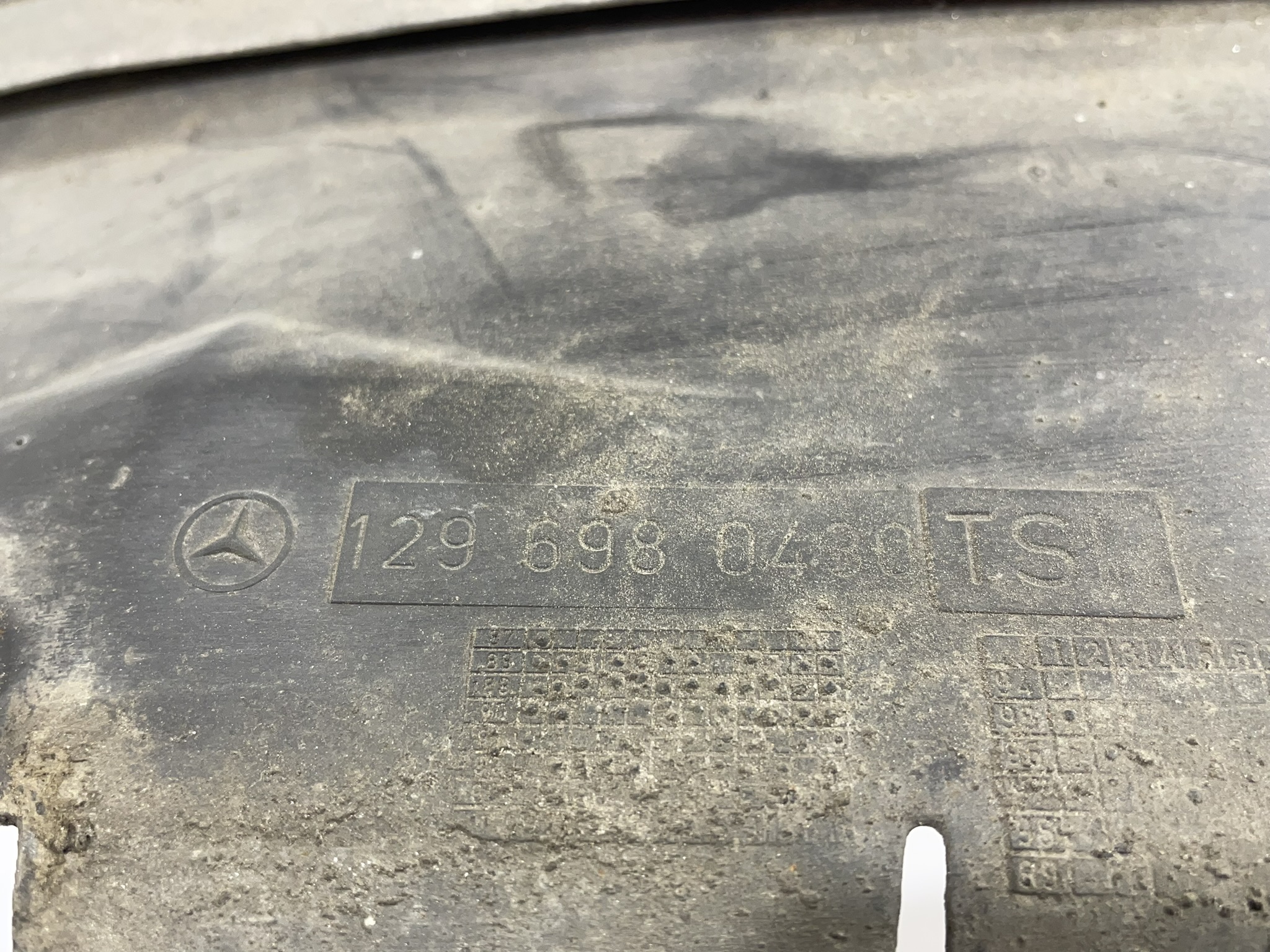 1296980430 - Wheel arch liner right side | 559