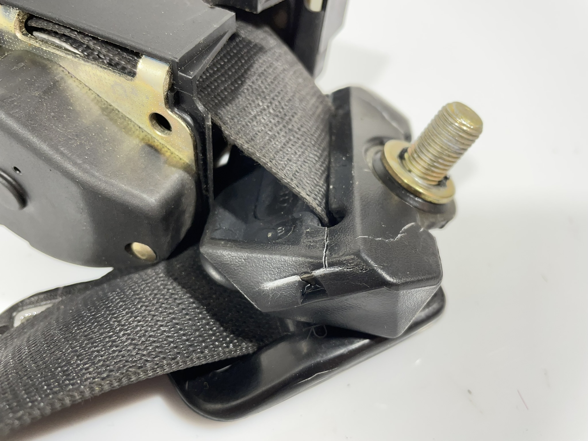 1298602285 - Seat belt mechanism right side | 644