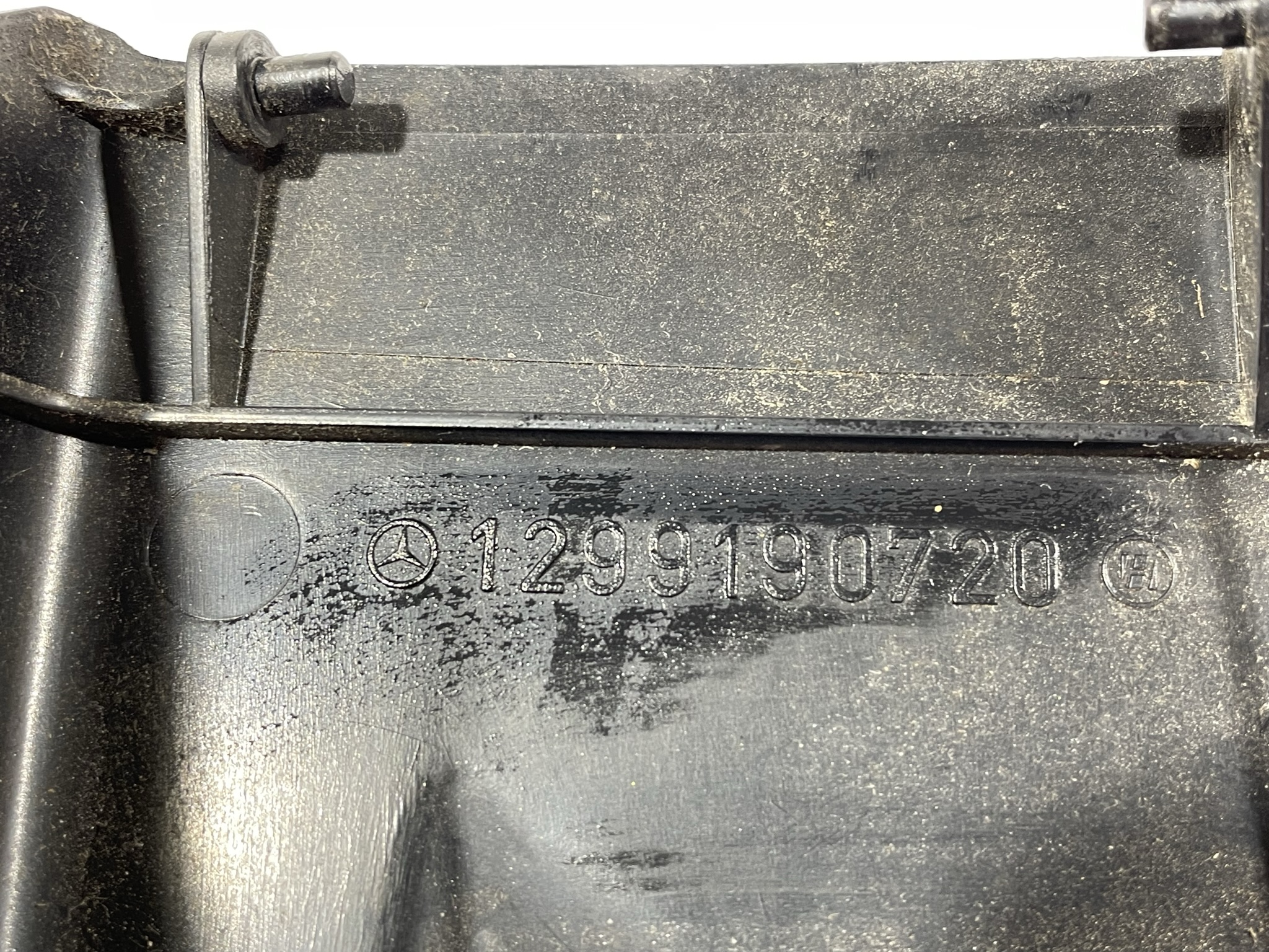 1299190720 - Left seat above outside locking mechanism cover | 689
