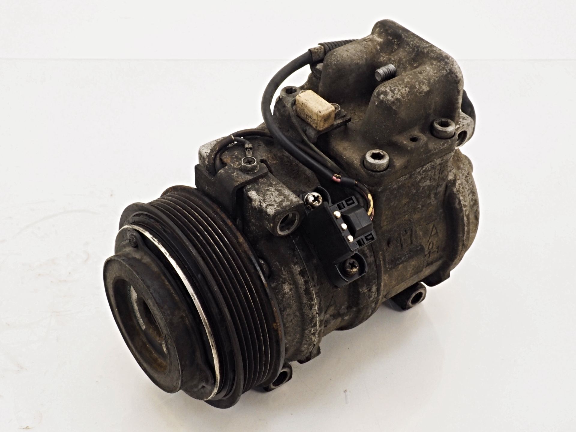 0002340211 - Air conditioning compressor | 3432