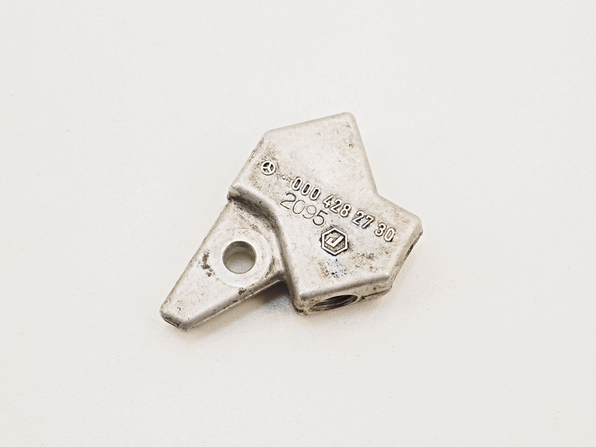 0004282730 - Brake system distribution block | 3382