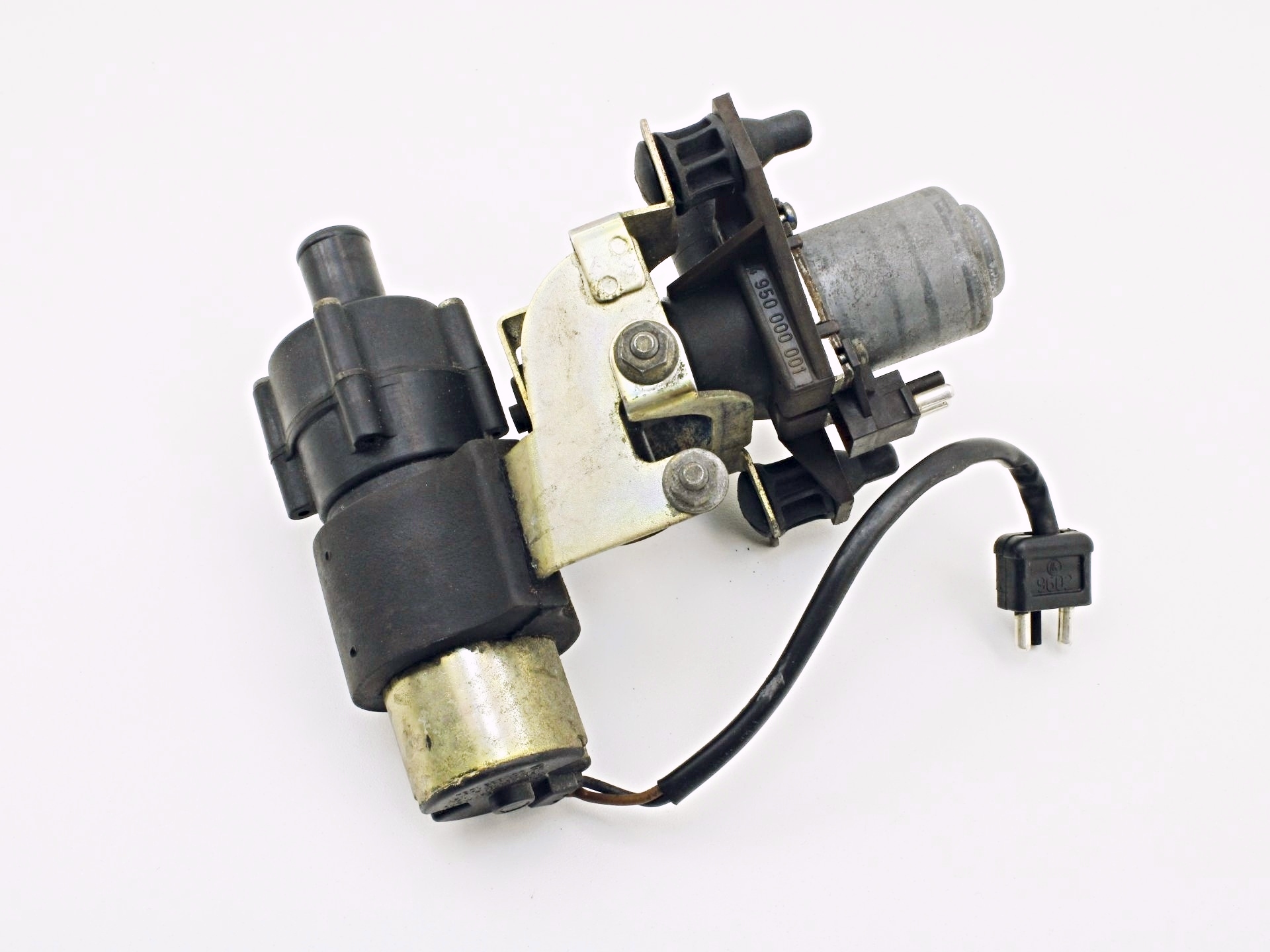 0008307284 - Heater control valves | 1438
