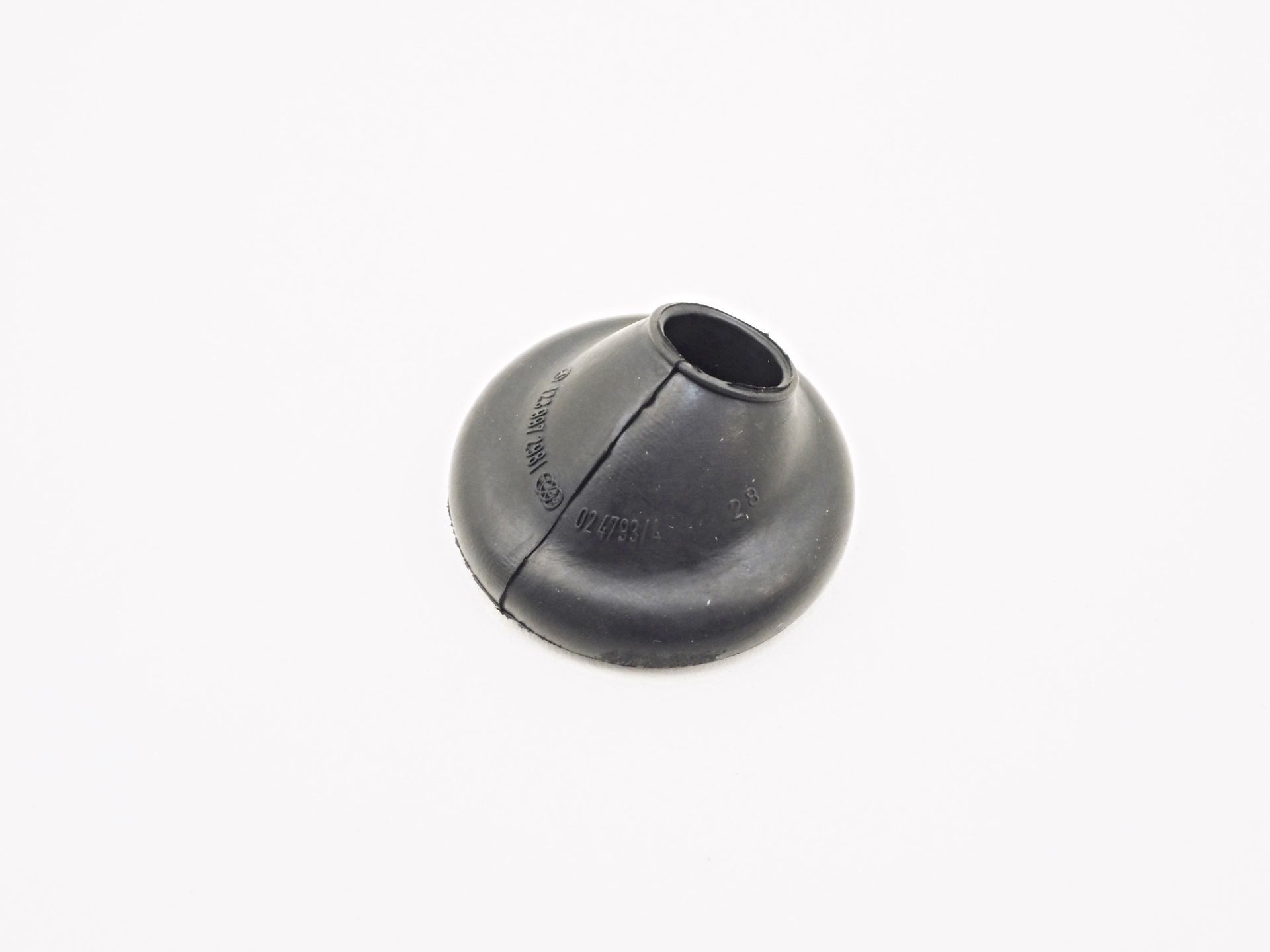 1239972981 - Lower body drain cap | 2543