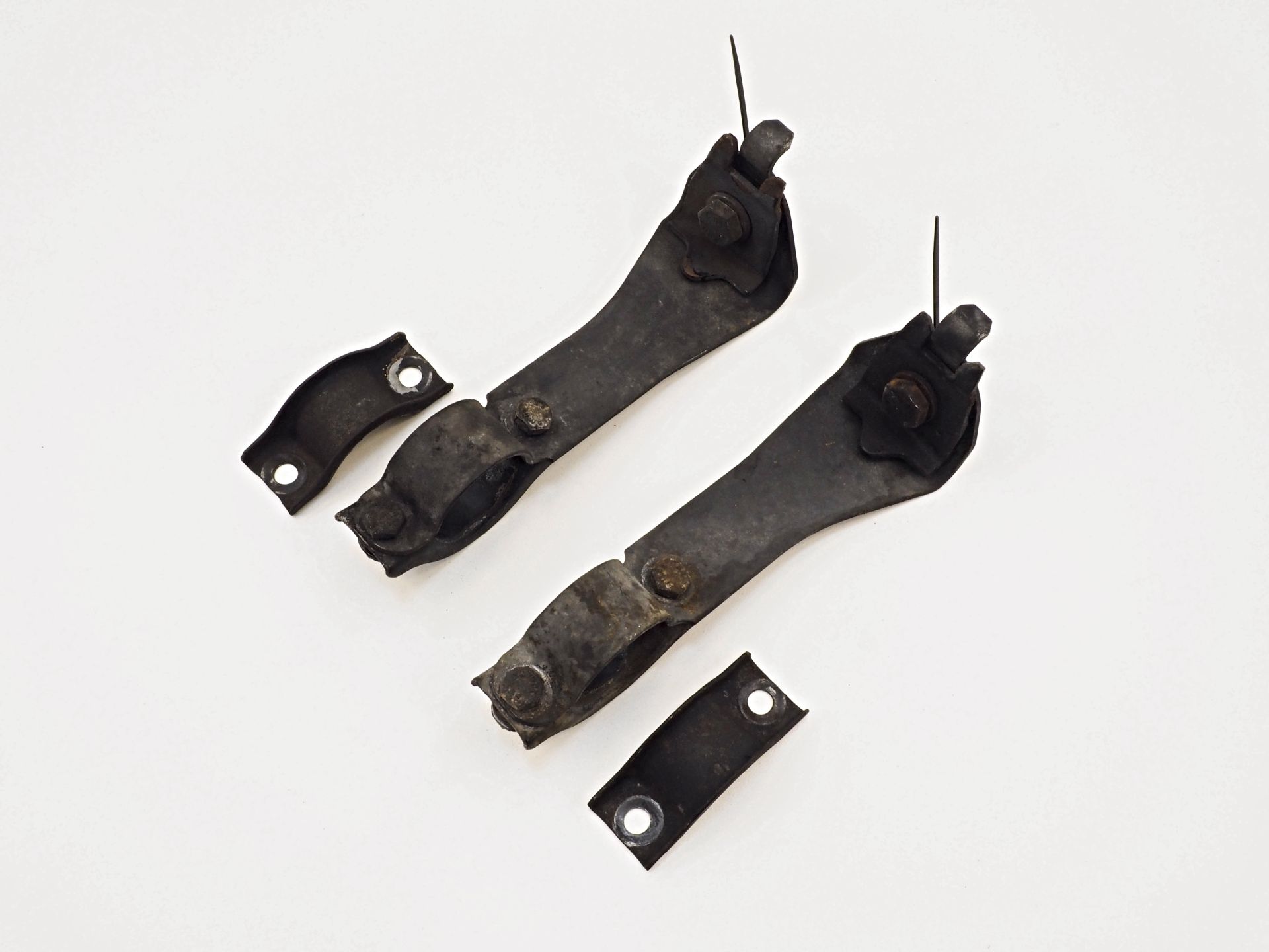 1293230026 - Front stabilizer bar brackets | 3377