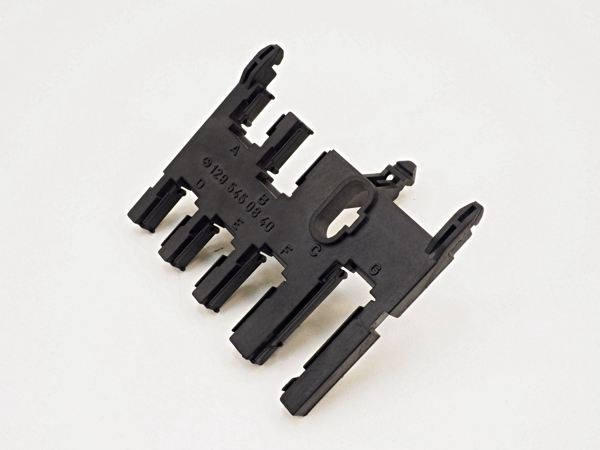 1295450840 - Fuse box cable mount | 3366