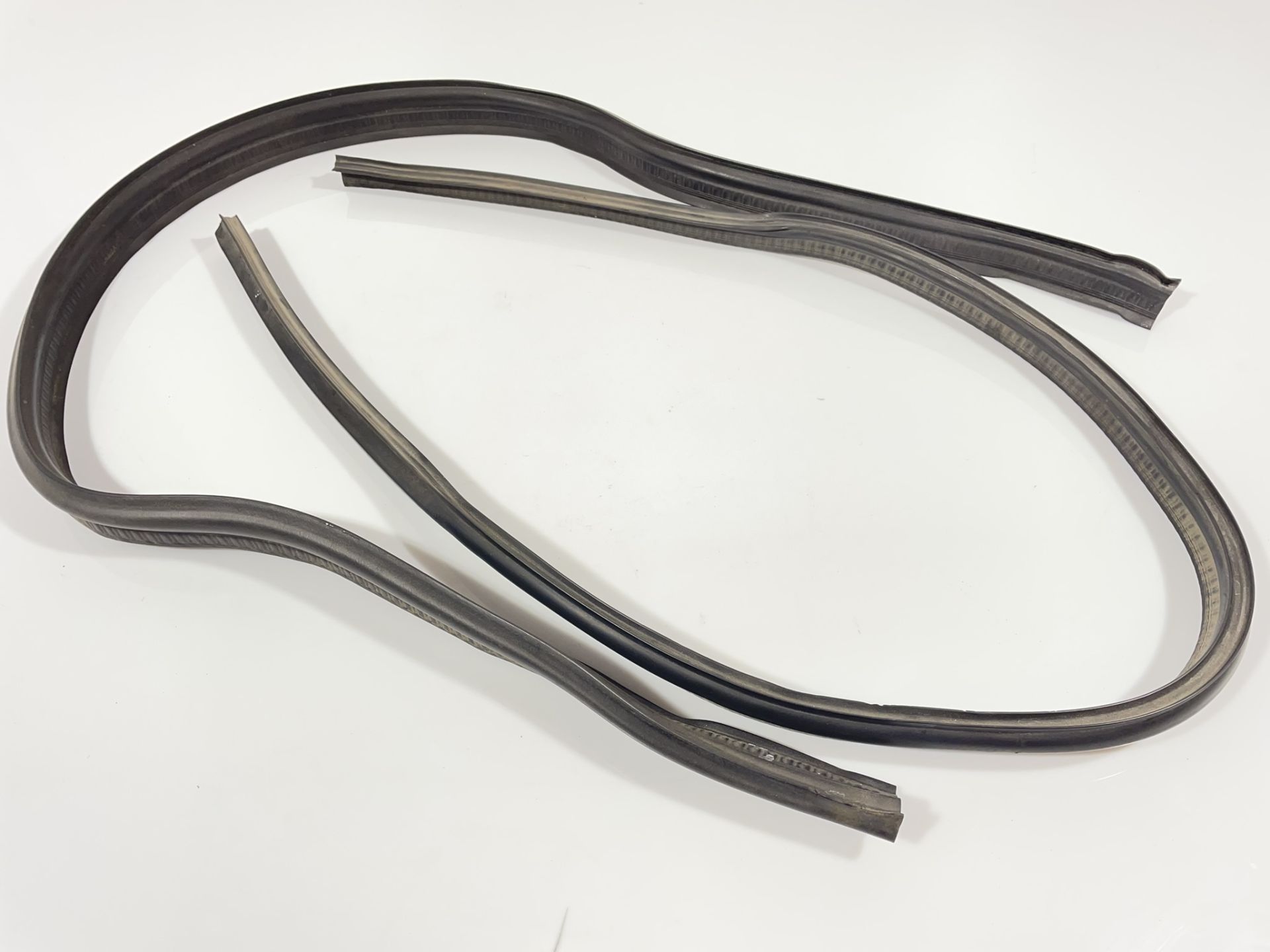 1296280698 - Underhood engine bay seals | 777