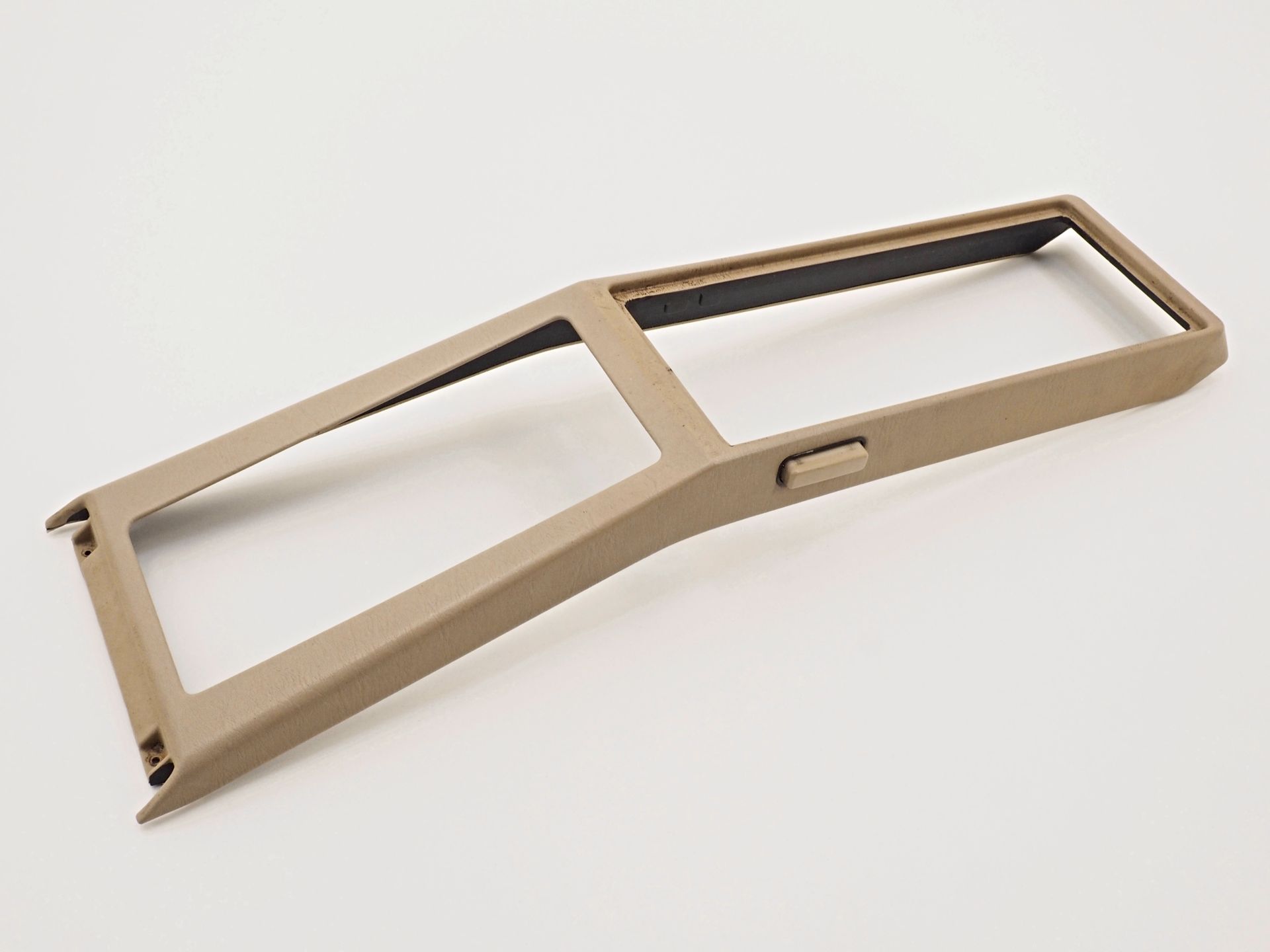 1296800539 - Center console trim | 3095