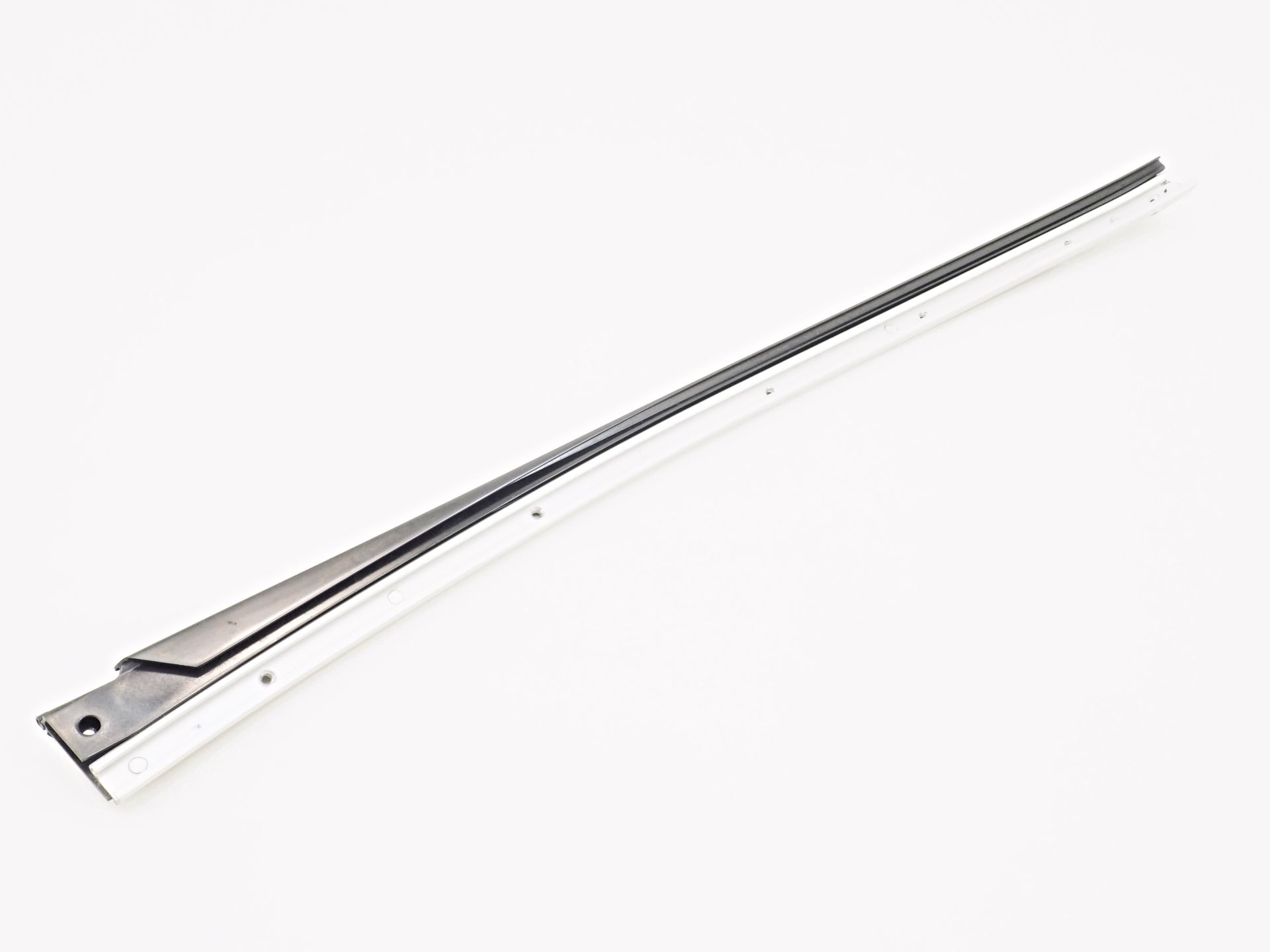 1296900139 - Windshield left rail trim | 1997