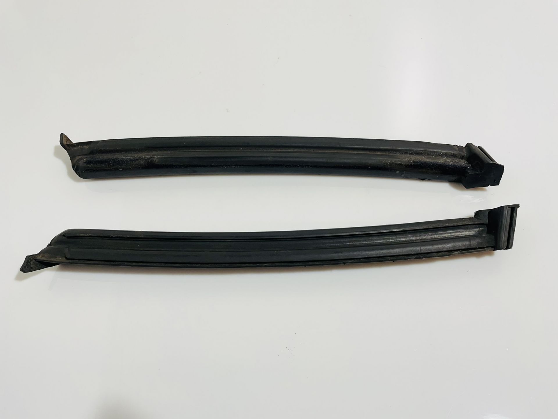 1297702998 - Soft top window rear seal left and right side | 235