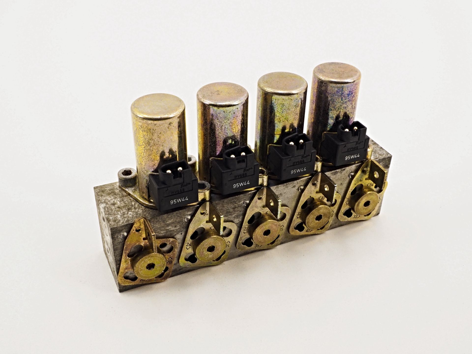 1298002578 - Convertible top left hydraulic valve block | 3373