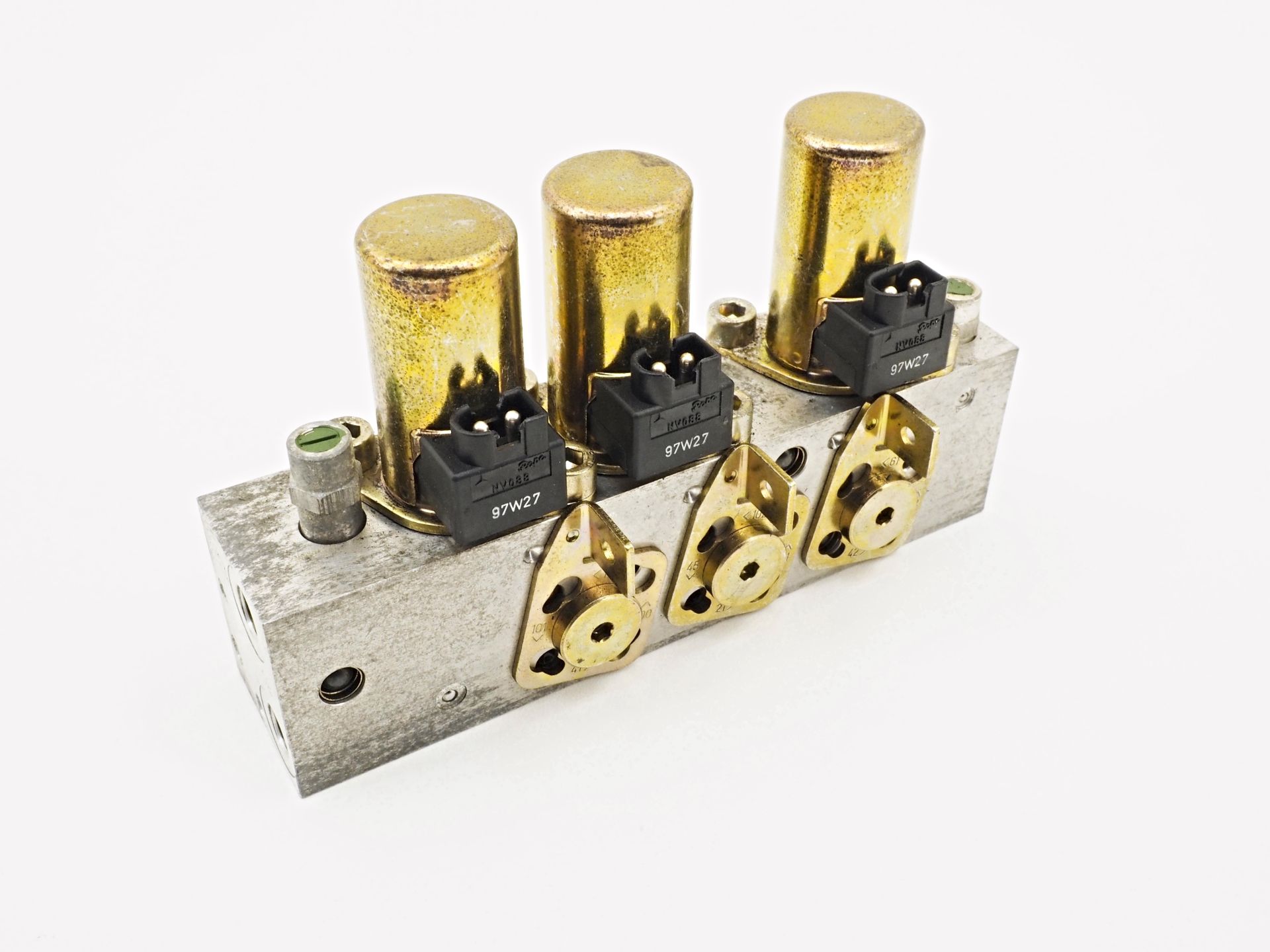 1298002678 - Soft top hydraulic right valve block | 1644