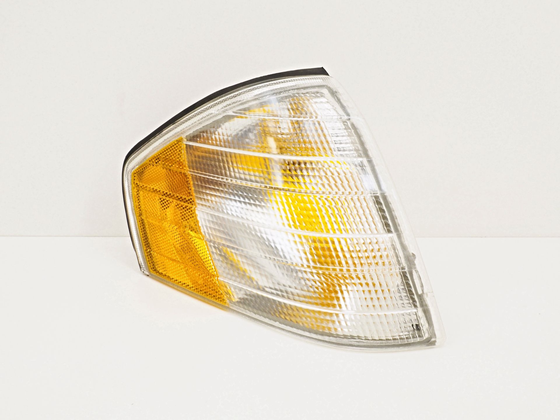 1298260843 - Front right turn light | 2038