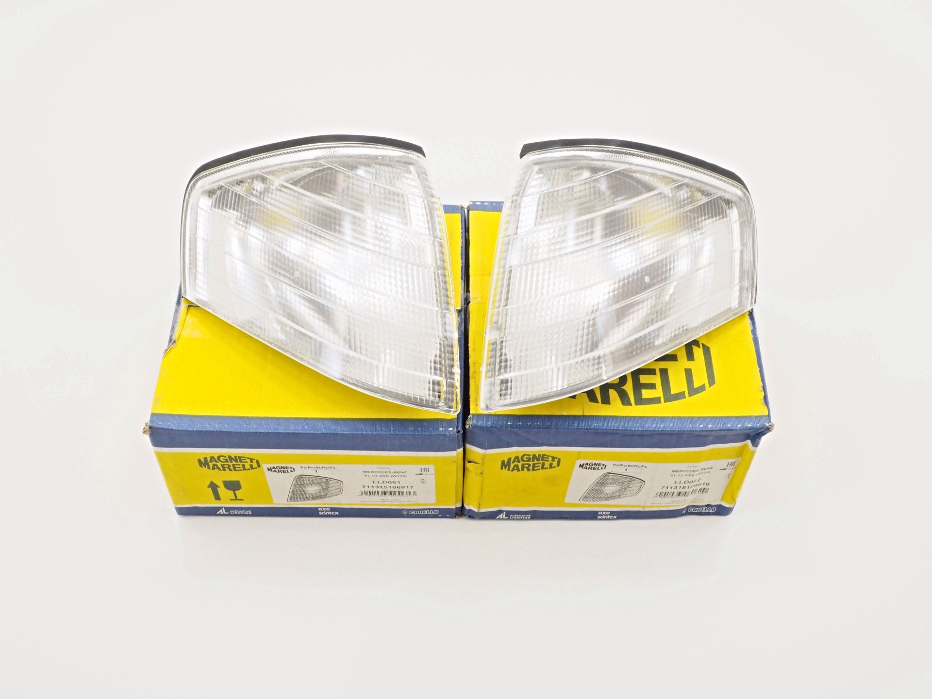 1298260943 - Front turn signal lights | 3282