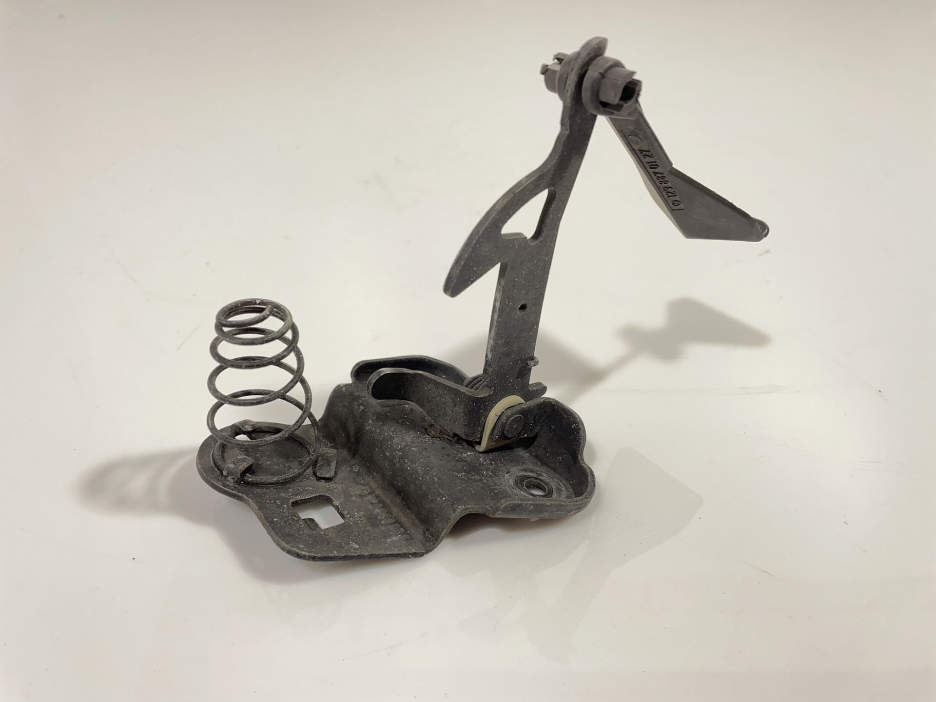 1298800064 - Hood Bonnet Lock Latch Handle Release | 551