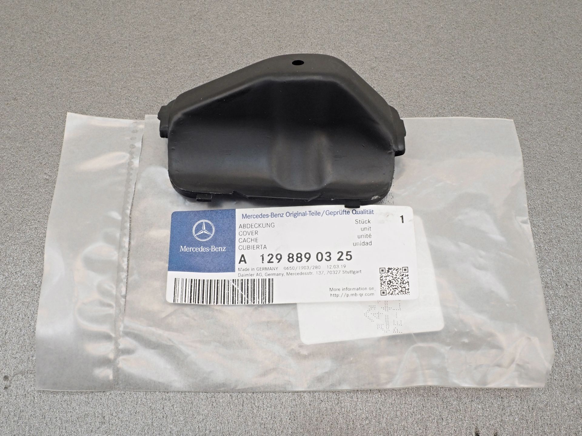 1298890325 - Plastic cover for nozzle left side | 2337