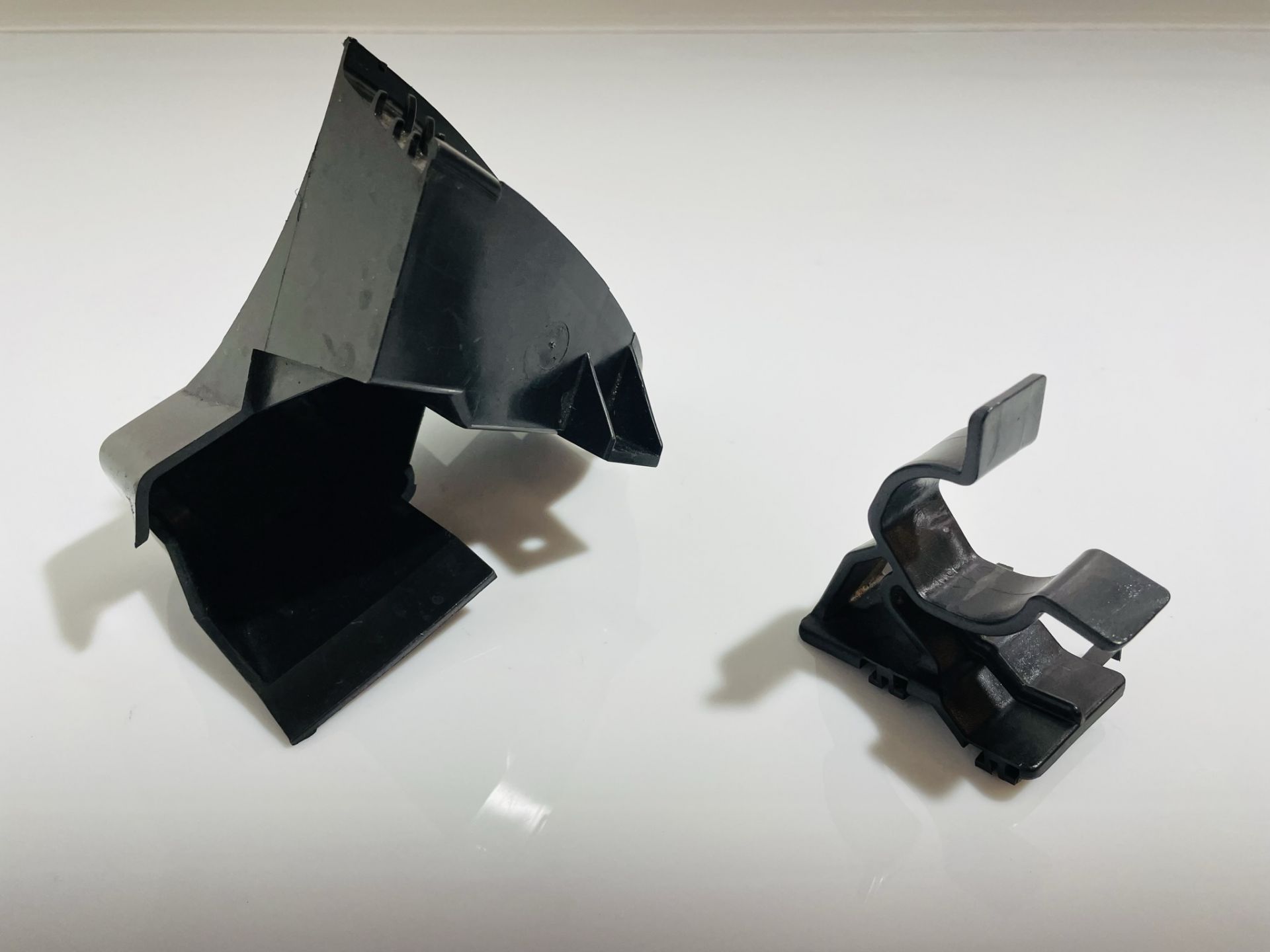 1298990114 - Boot trunk jack holding bracket | 244