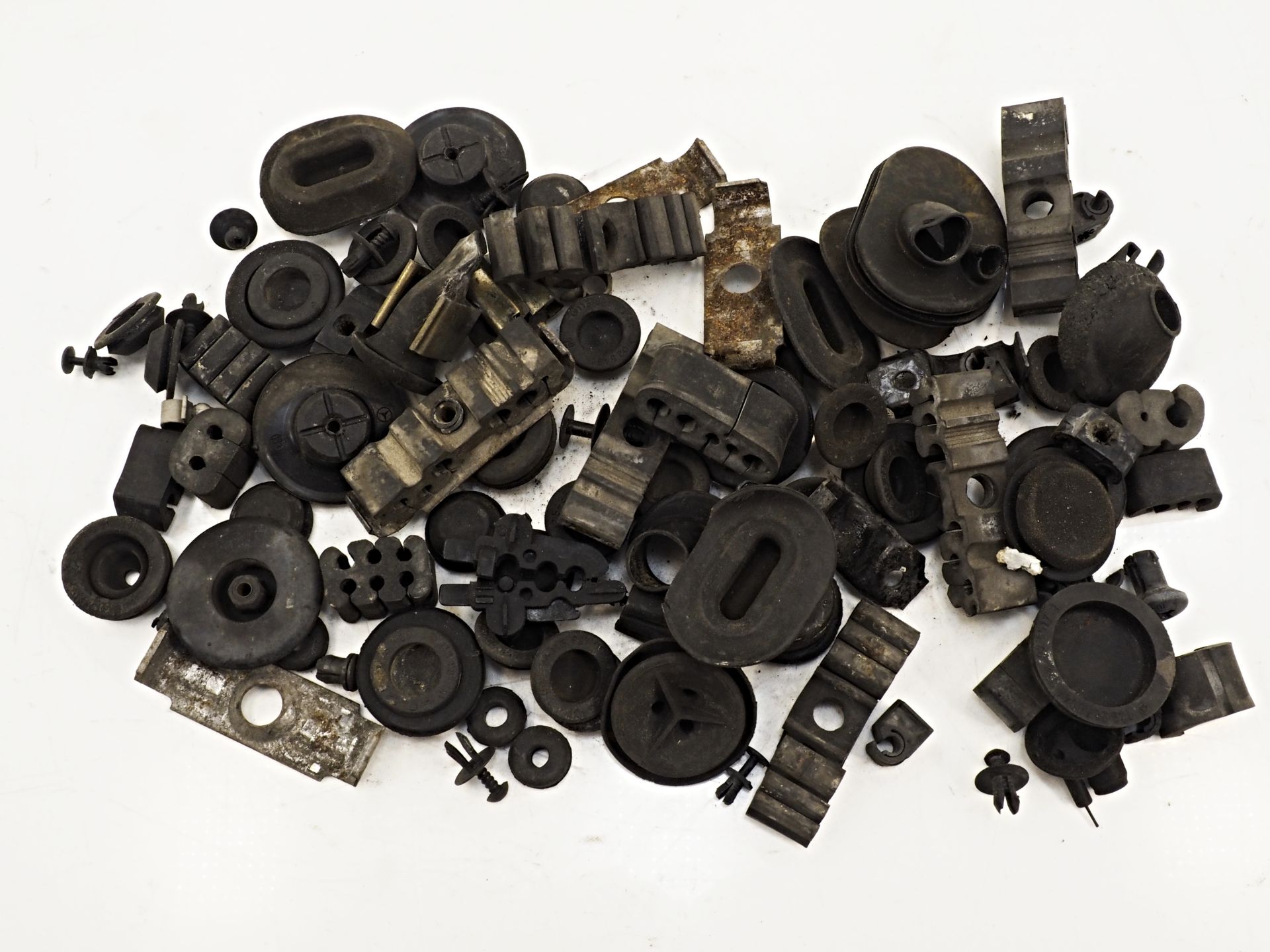 1299900150 - Exterior rubber caps and plastic | 3549