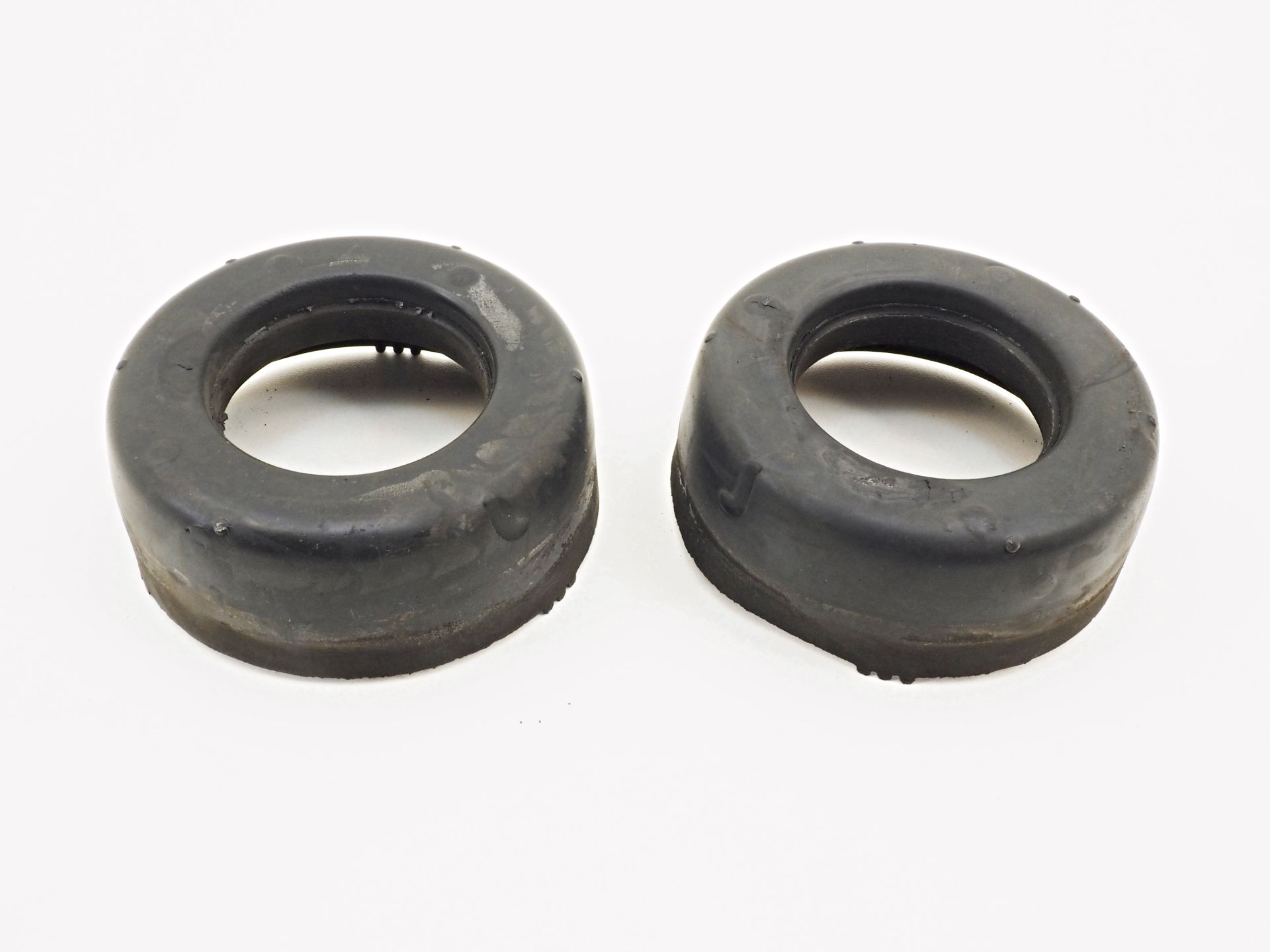 2013251144 - Rear spring mount | 1659