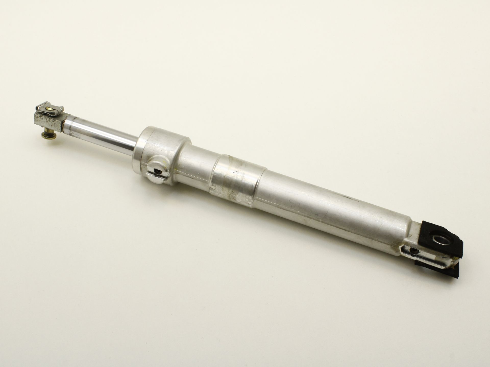 1298000272 - Soft roof main hydraulic cylinder | 1120