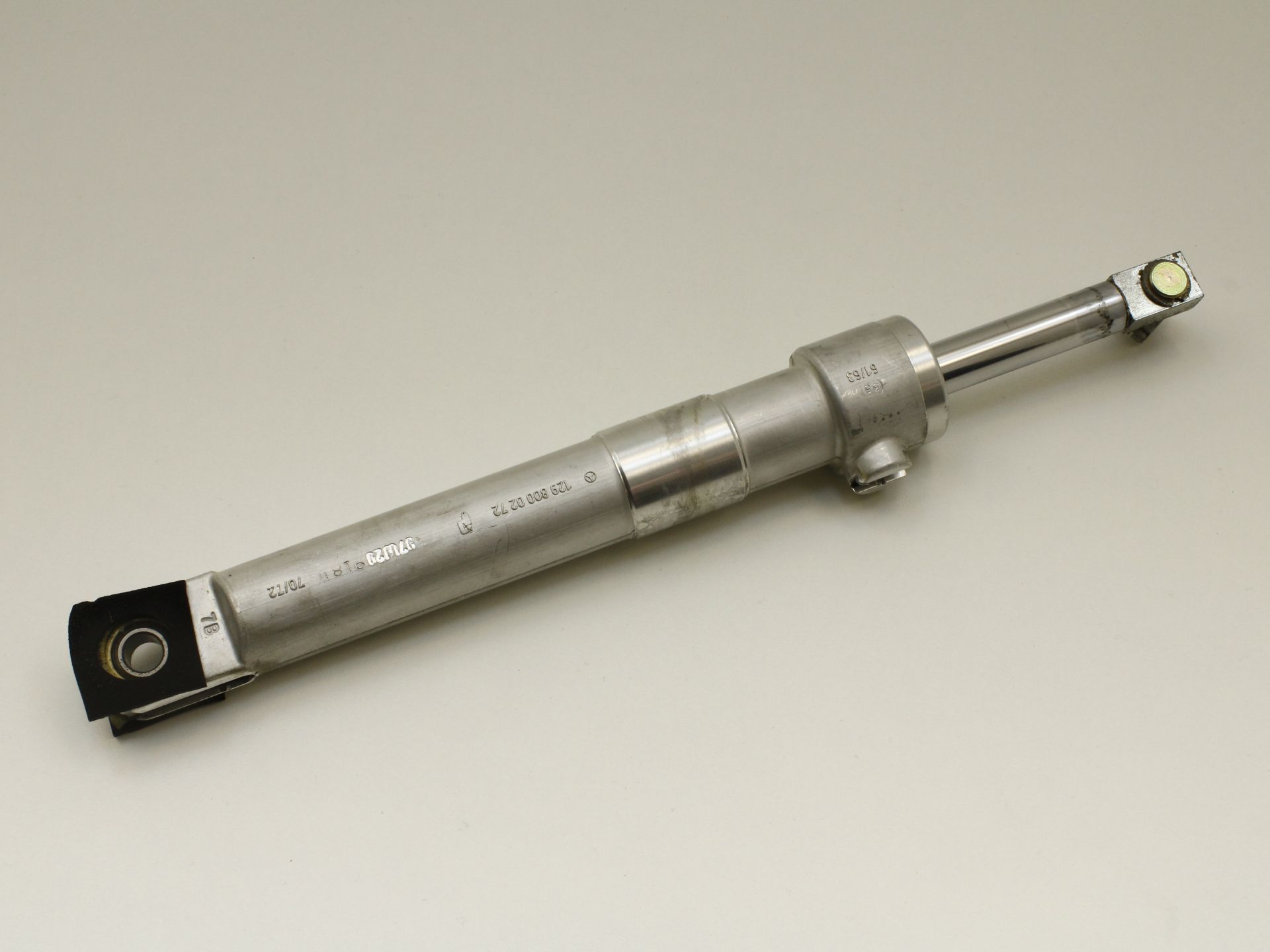 1298000272 - Soft roof main hydraulic cylinder | 1121