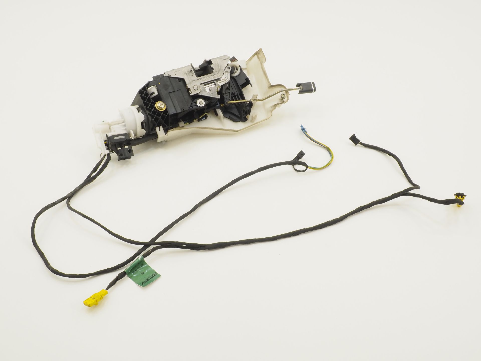 2207201335 - Left front door lock latch actuator | 2888